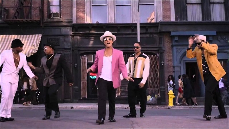 Mark Ronson -Uptown Funk Official Video ft Bruno Mars